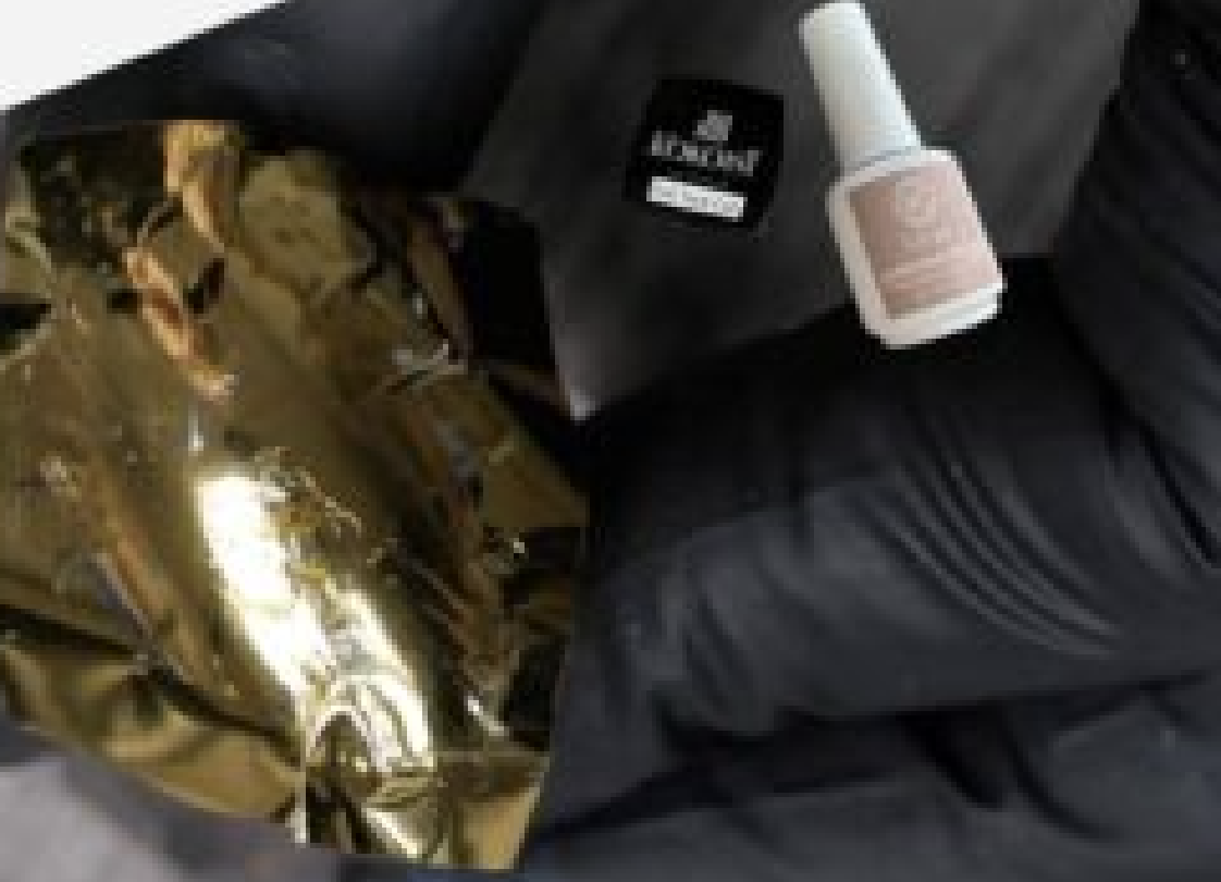 How To Apply Nail Foils With Gel | 2 Ways to Master Transfer Foils ...