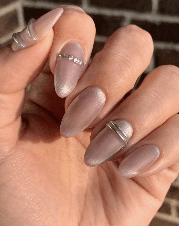 How To Aesthetic Magnetic Ring Gel Nail Overlay On Natural Nails ...